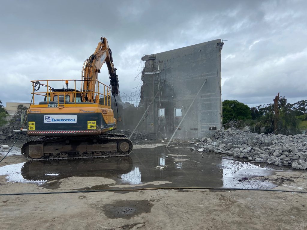 The Two Types of Demolition Explained - P & D Envirotech
